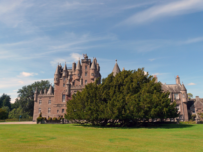 Glamis Castle, Forfar, Angus - Scotland's Yew Tree Heritage Initiative